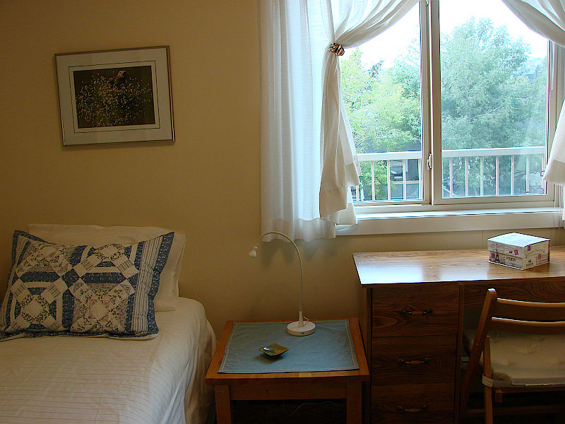 Calgary Room For Rent For Rent | Sunnyside | Sunnyside Kensington Room ...