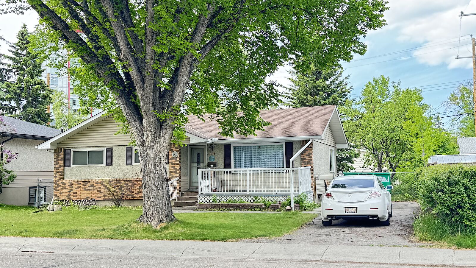 Calgary Pet Friendly House For Rent | Brentwood | 3+2 bungalow+RV ...