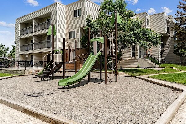 Calgary Pet Friendly Condo Unit For Rent | Lynnwood | Cedar Ridge - 1 ...