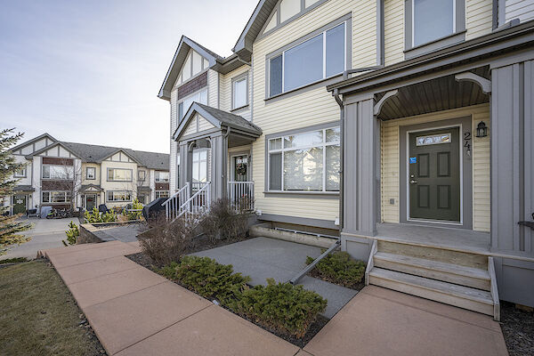 Calgary Pet Friendly Townhouse For Rent | Copperfield | MODERN ...