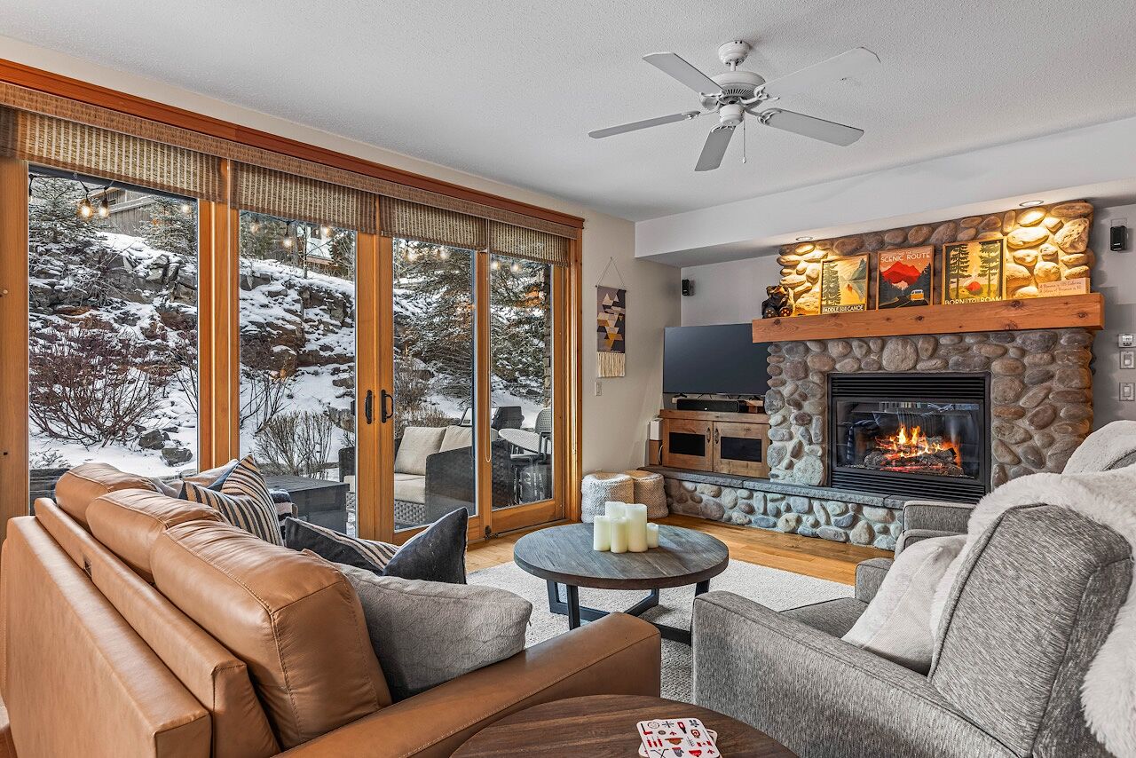 Canmore Pet Friendly Condo Unit For Rent | Canmore Alpine Condo, Hot Tubs | ID 554486 ...