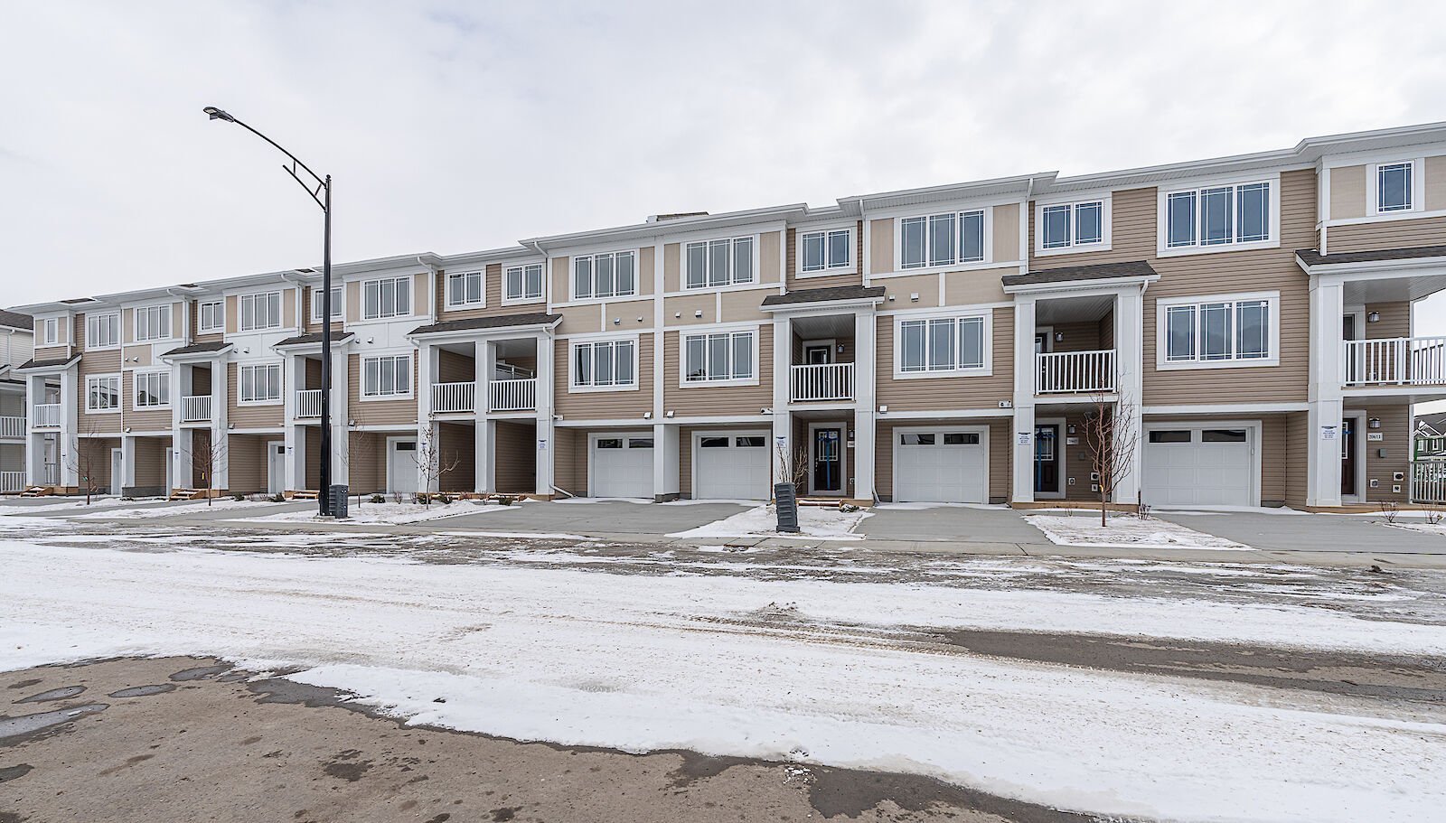 Edmonton Pet Friendly Townhouse For Rent | Stillwater | Brand New ...