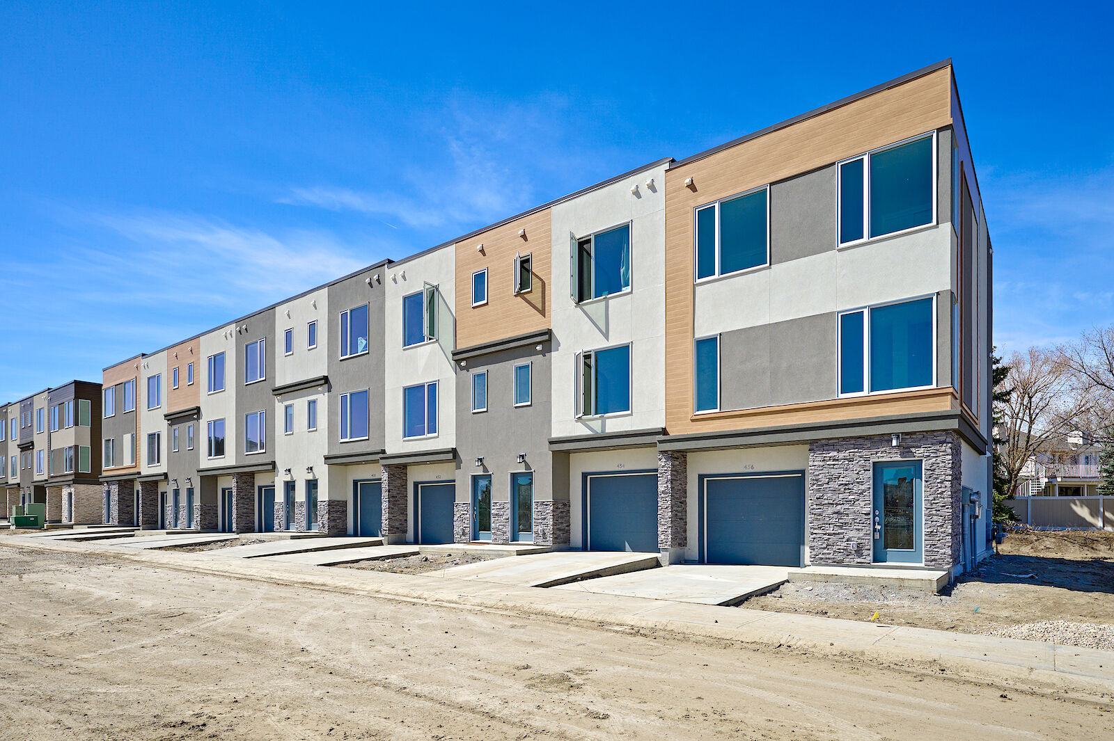 Calgary Pet Friendly Townhouse For Rent | Shawnee Slopes | 3BR ...