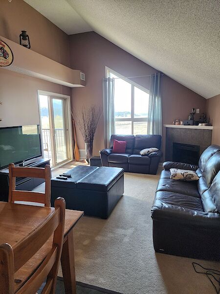 Invermere Pet Friendly Condo Unit For Rent | Pet friendly top level ...