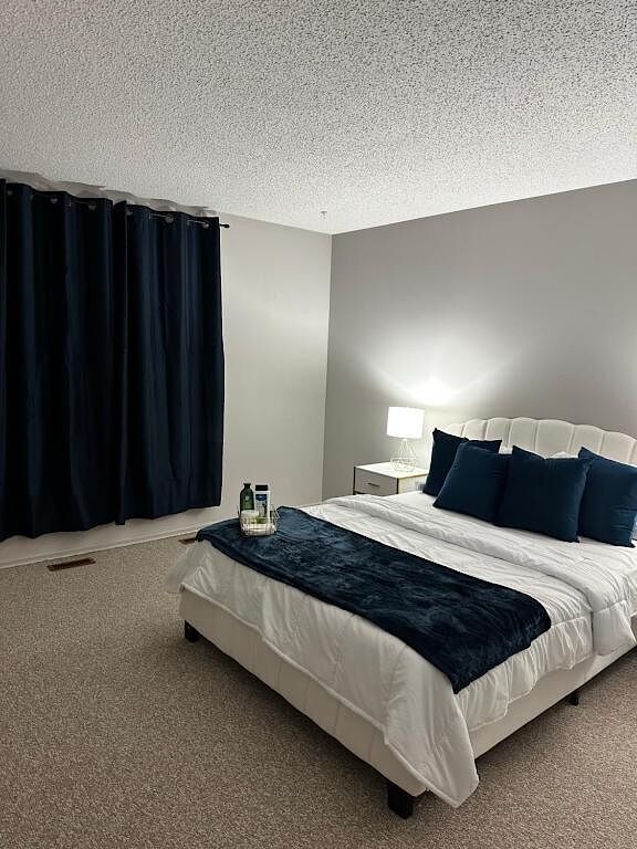 Edmonton Room For Rent For Rent | Queen Alexandra | Cozy Bedroom with ...