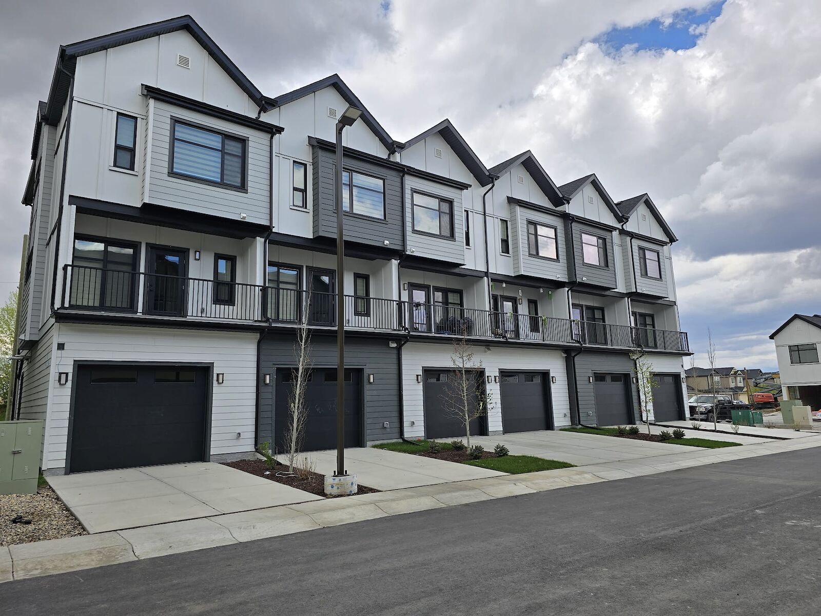 Airdrie Pet Friendly Townhouse For Rent | Attached garage - 2 Bedroom ...