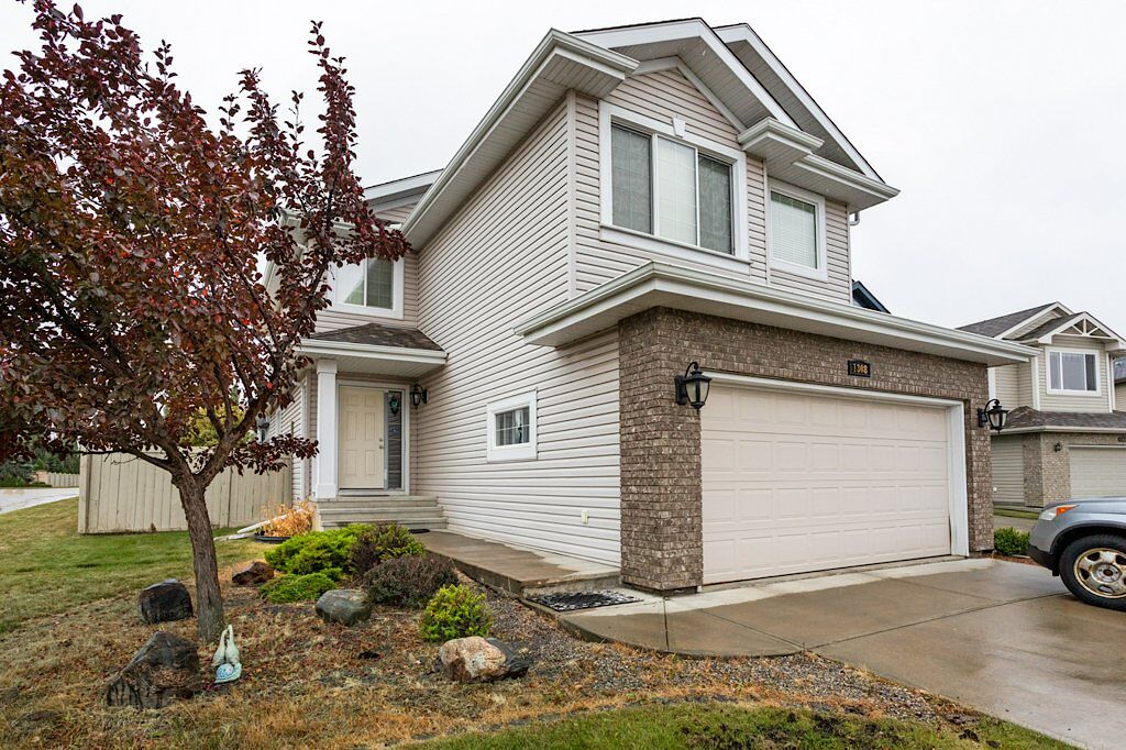 Edmonton Pet Friendly House For Rent | Leger | BEAUTIFUL FAMILY HOME ...