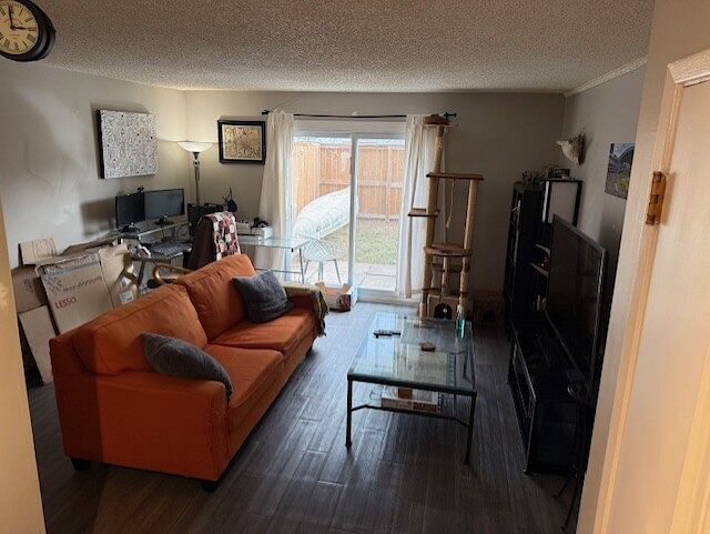 Calgary Townhouse For Rent | Rosscarrock | TWO LEVEL TOWNHOUSE - 2 | ID ...