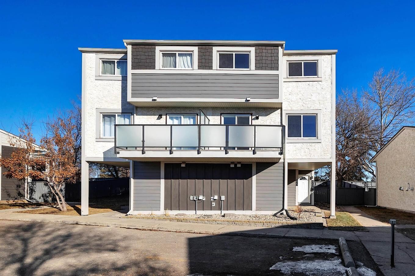 Edmonton Pet Friendly Townhouse For Rent | Lymburn | Beautiful 2 ...