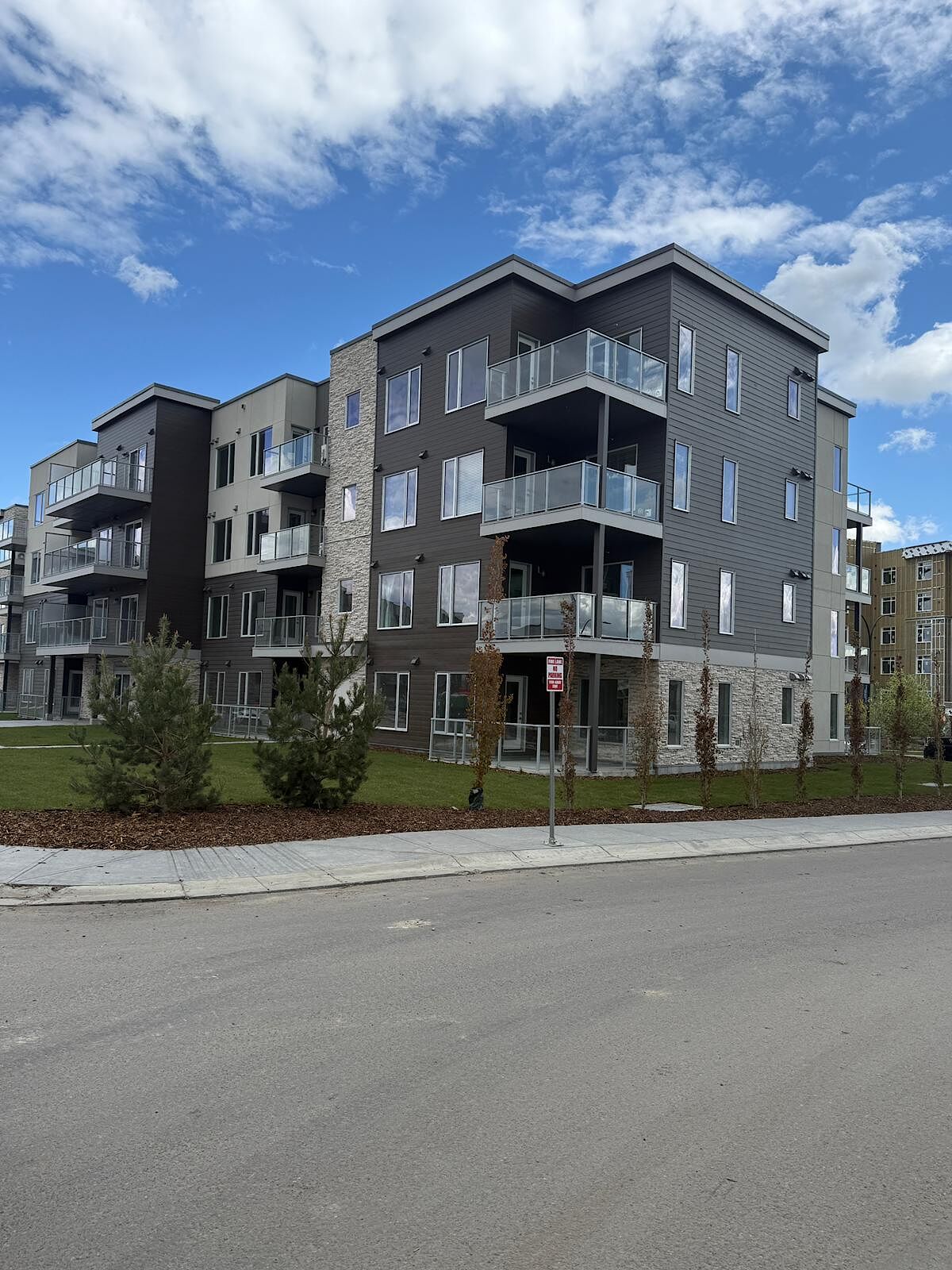 Calgary Pet Friendly Apartment For Rent | Shawnee Slopes | 2 Bed + Den ...