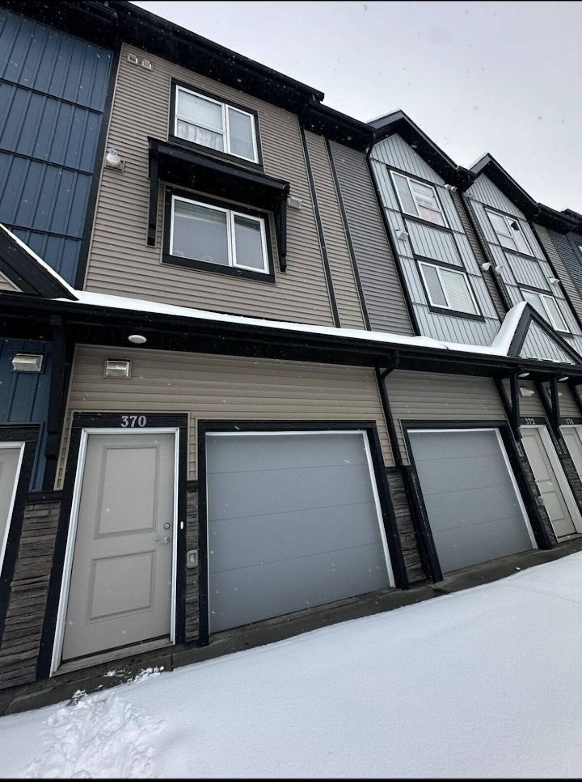 Calgary Pet Friendly Townhouse For Rent | Belmont | Modern 2-Storey ...