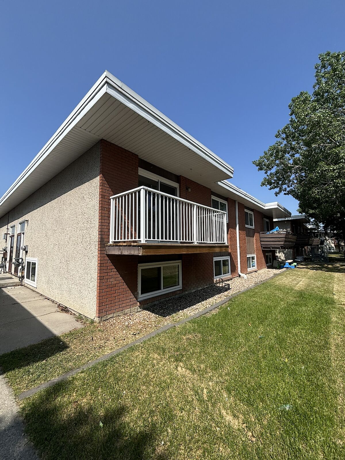 Calgary Duplex For Rent | Mayland Heights | 3 Bedroom 1.5 Bathroom 4 ...