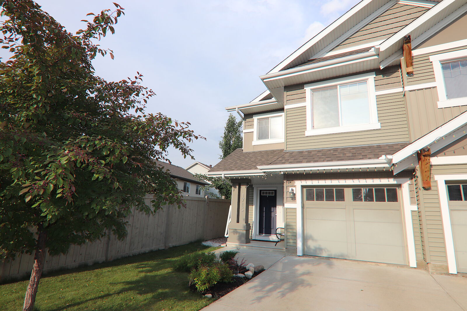 Edmonton Pet Friendly Duplex For Rent | Heritage Valley | Fenced Yard ...