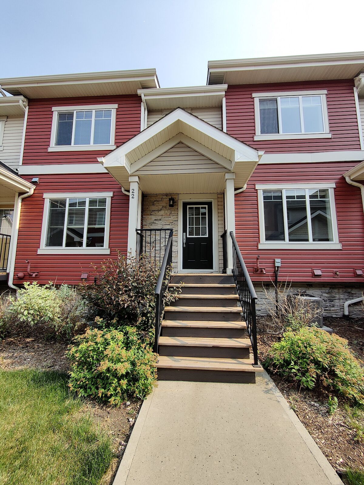 Edmonton Pet Friendly Townhouse For Rent | MacTaggart | 3 bedrooms 2 ...