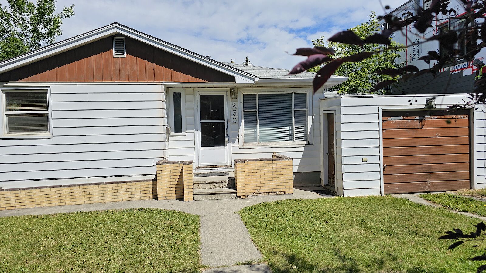 Calgary Pet Friendly House For Rent | Tuxedo Park | Cozy older 2+1 beds ...