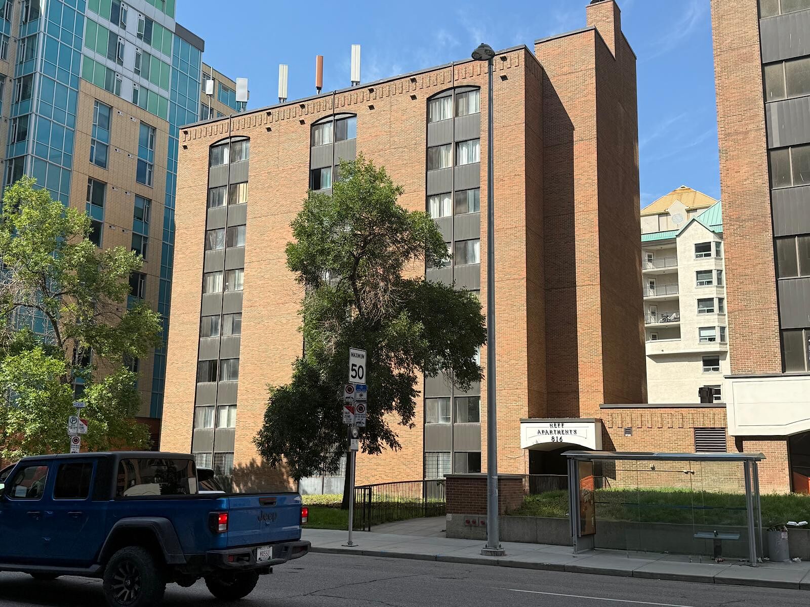 Calgary Pet Friendly Room For Rent For Rent | Downtown | Cozy Studio Apartment | ID 653670 ...