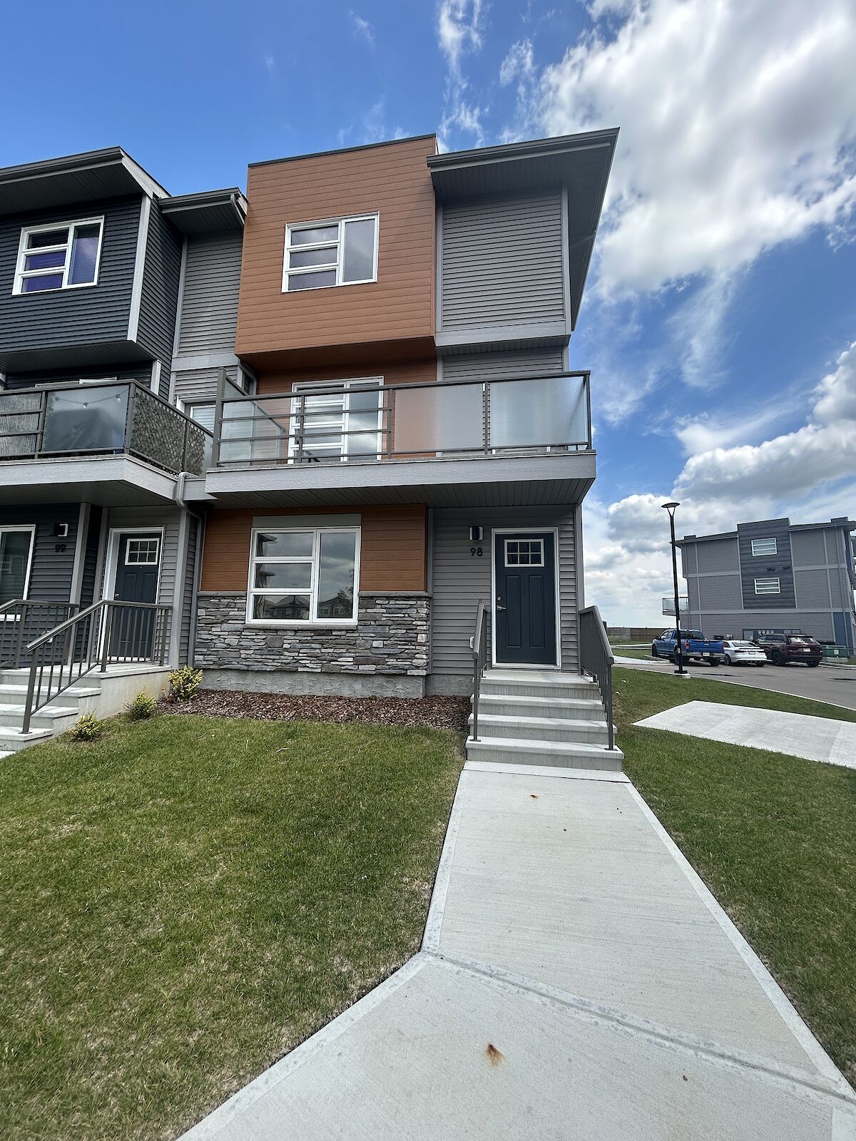 Edmonton Pet Friendly Townhouse For Rent | McConachie | Modern 3 Bed 2. ...