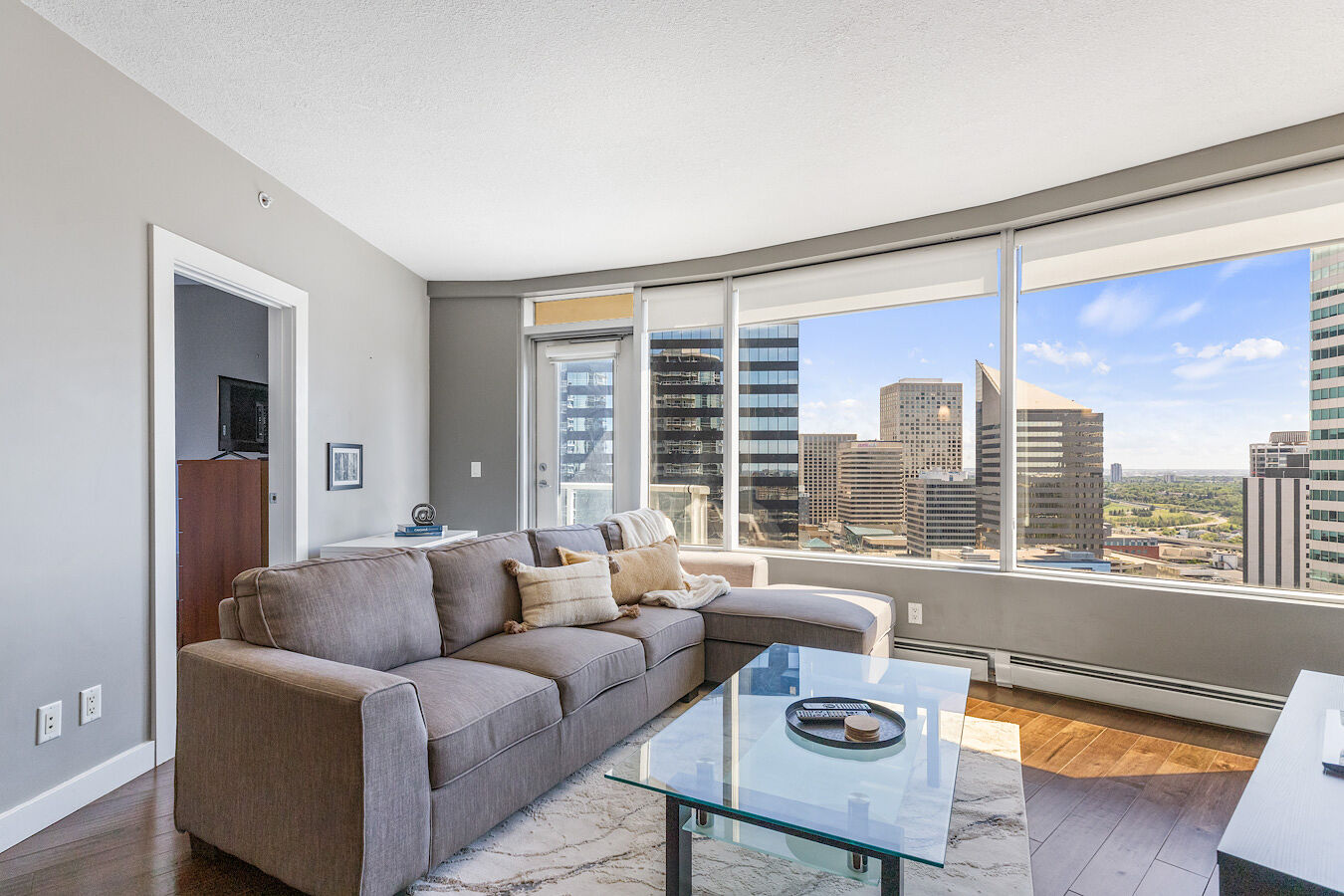 Edmonton Pet Friendly Condo Unit For Rent | Downtown | Stunning Views ...