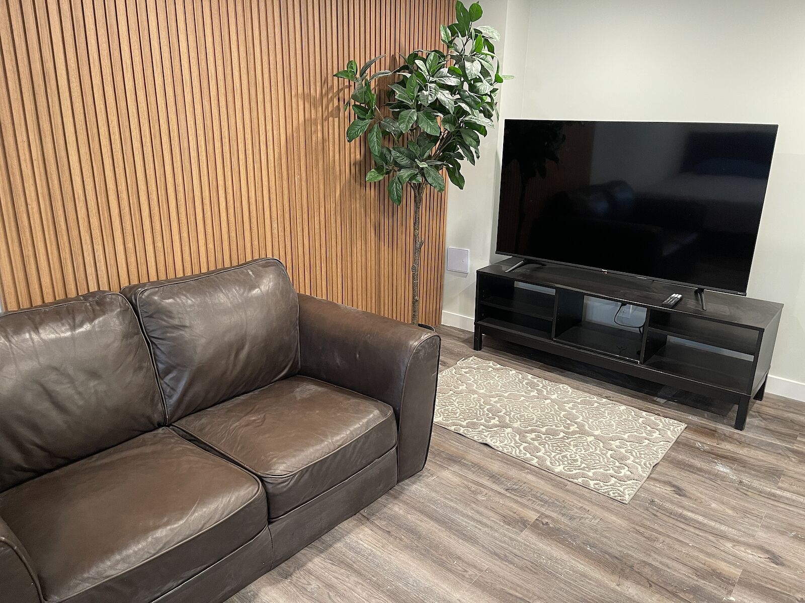 Calgary Loft For Rent | Sunnyside | Bachelor Unit | ID 659004 ...