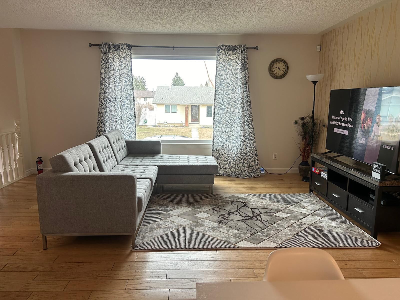 Calgary Pet Friendly House For Rent | Braeside | 2 Bed Main Unit for ...
