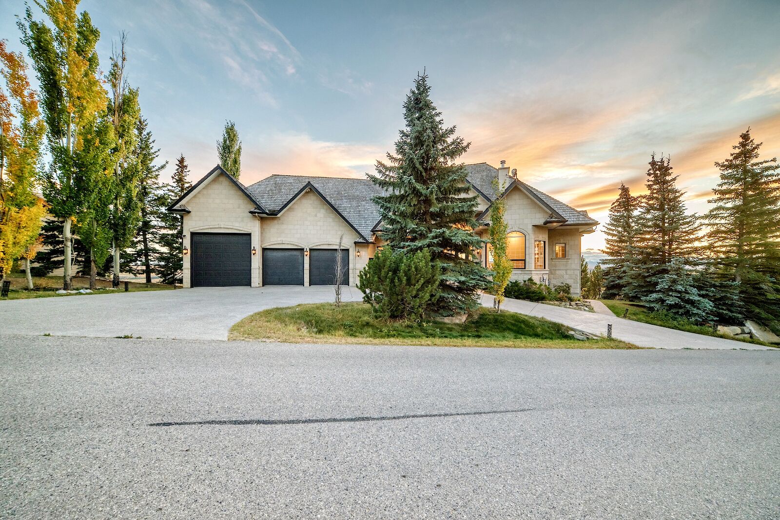 Calgary Pet Friendly House For Rent | Springbank Hill | 11 Slopes Grove ...