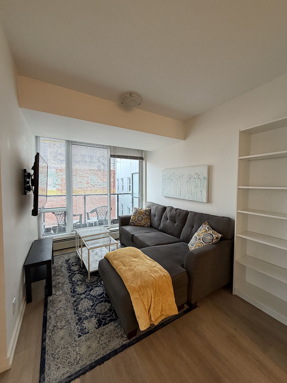 Calgary Pet Friendly Condo Unit For Rent | Downtown | (FULLY FURNISHED ...